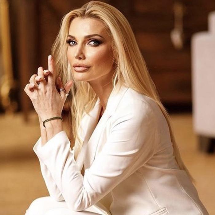 Single miss Anna from Kharkov, Ukraine: Everyone has own story... and ...